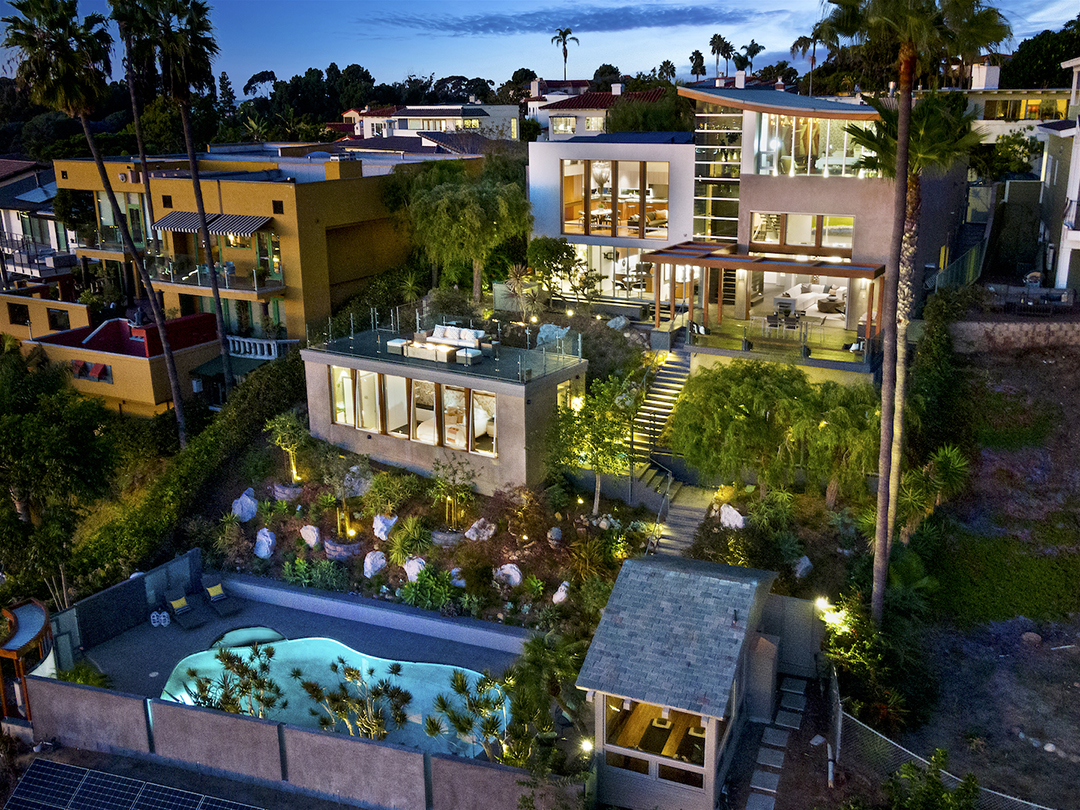 This San Diego Home Is United Around a Glass Atrium and Steel Staircase | Safdie Rabines Architects